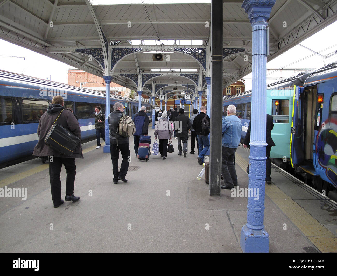 Passengers getting off a train at Norwich railway station Stock Photo ...