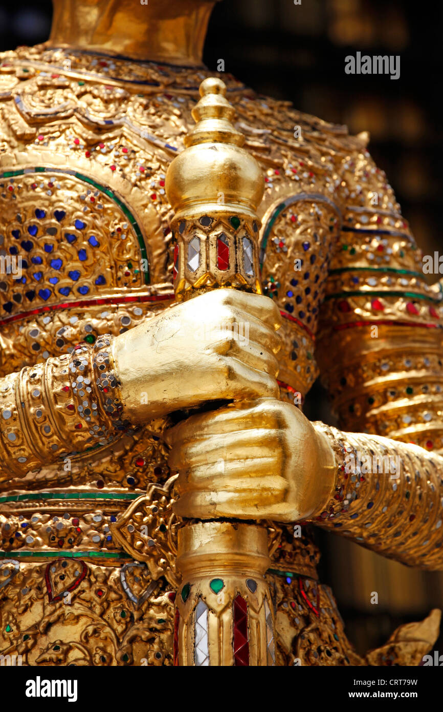 Statue holding sword hi-res stock photography and images - Alamy