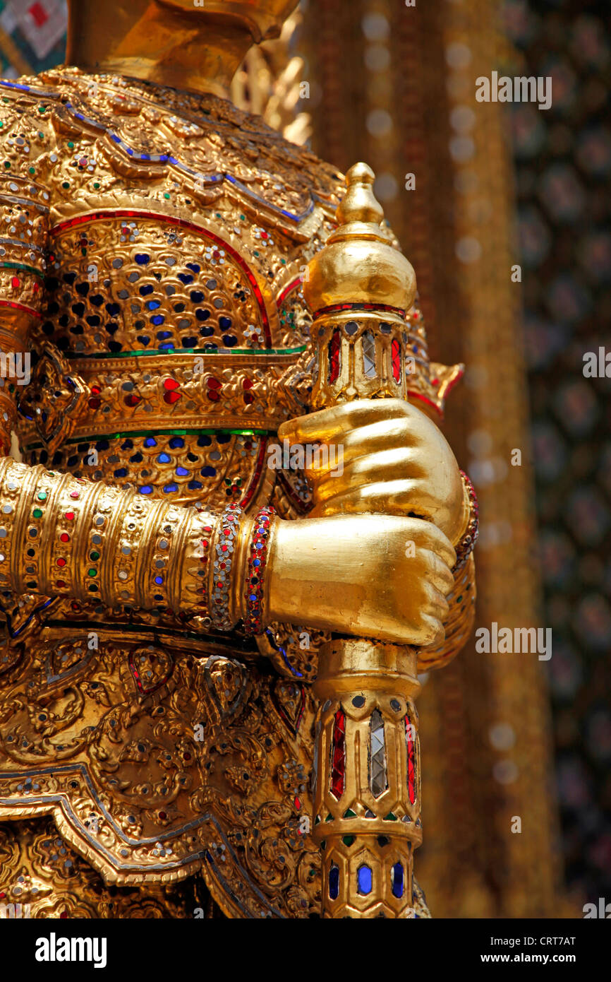 Statue holding sword hi-res stock photography and images - Alamy