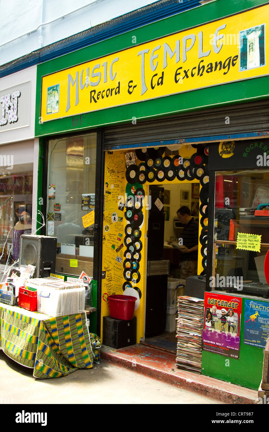 Record store storefront hi-res stock photography and images - Alamy