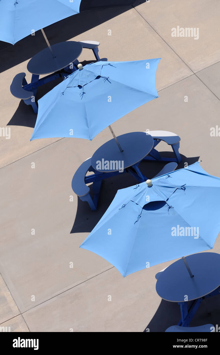 Shaded tables hi-res stock photography and images - Alamy