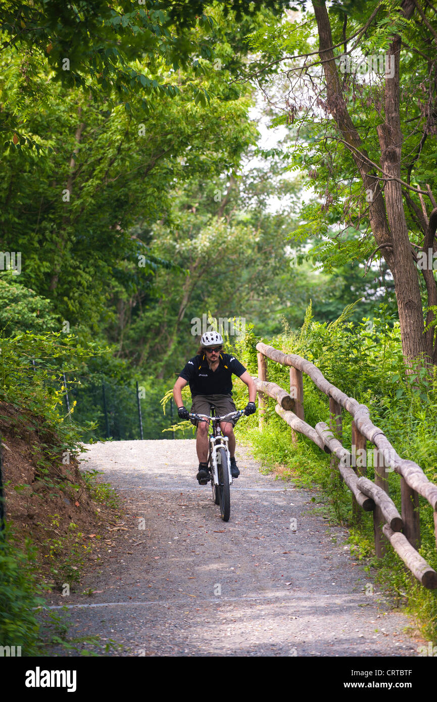 Ciclabile ciclista hi-res stock photography and images - Alamy