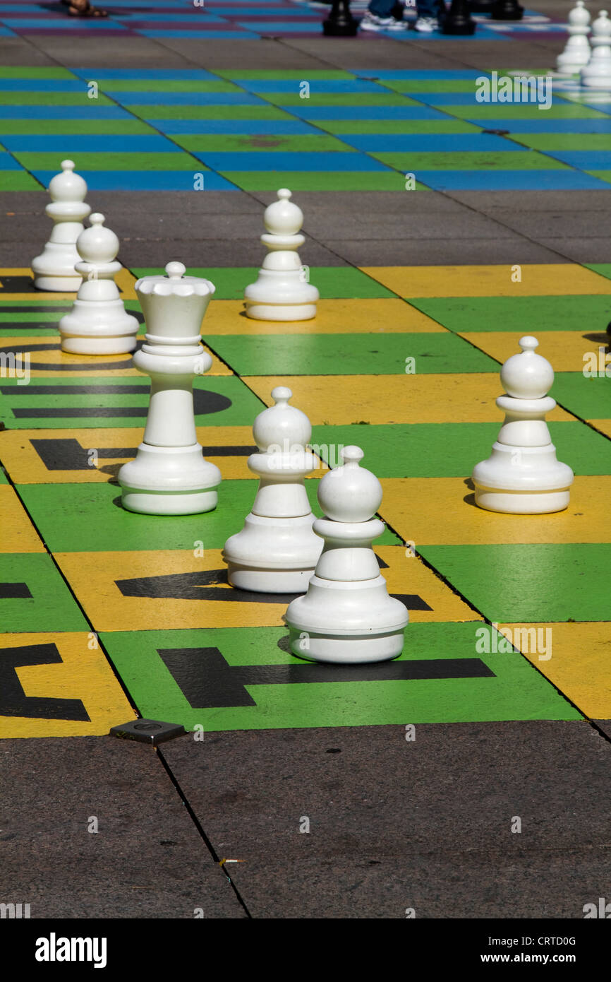 Giant chess board and chess pieces hi-res stock photography and images ...