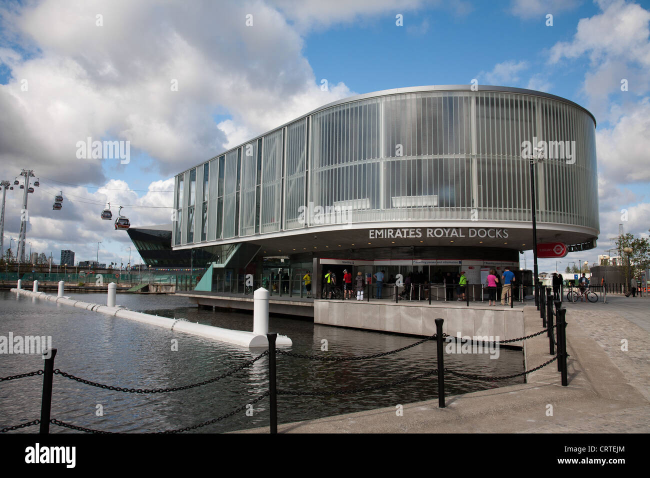 Emirates Air Line Royal Docks Isle of Dogs Stock Photo - Alamy