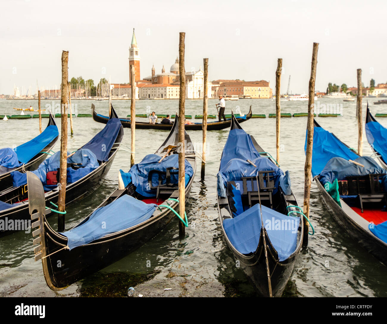 Gondoliers Venice (Venezia) Veneto Italy Europe Stock Photo - Alamy
