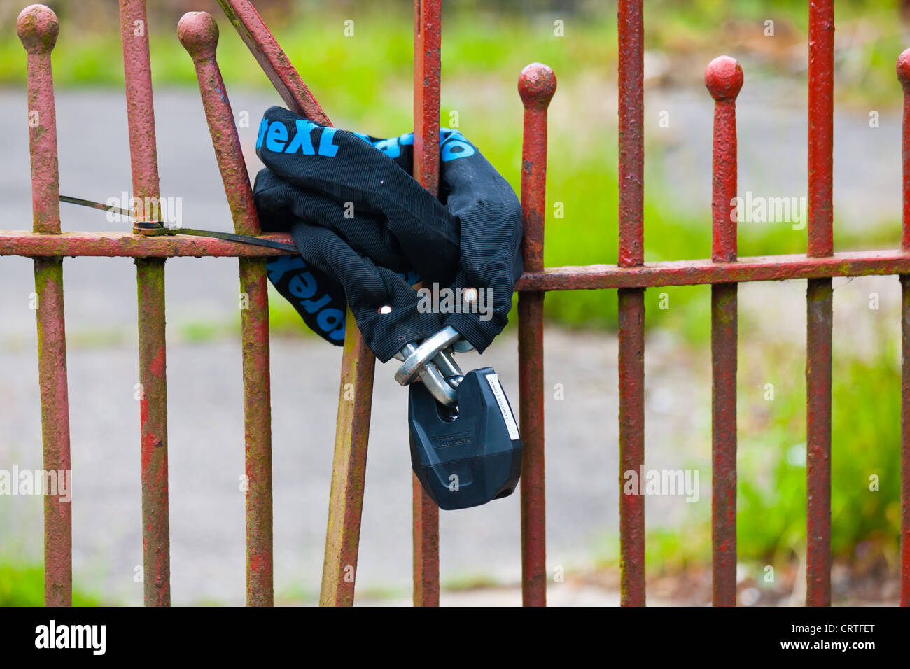 Derelict gate with Padlock Stock Photo - Alamy