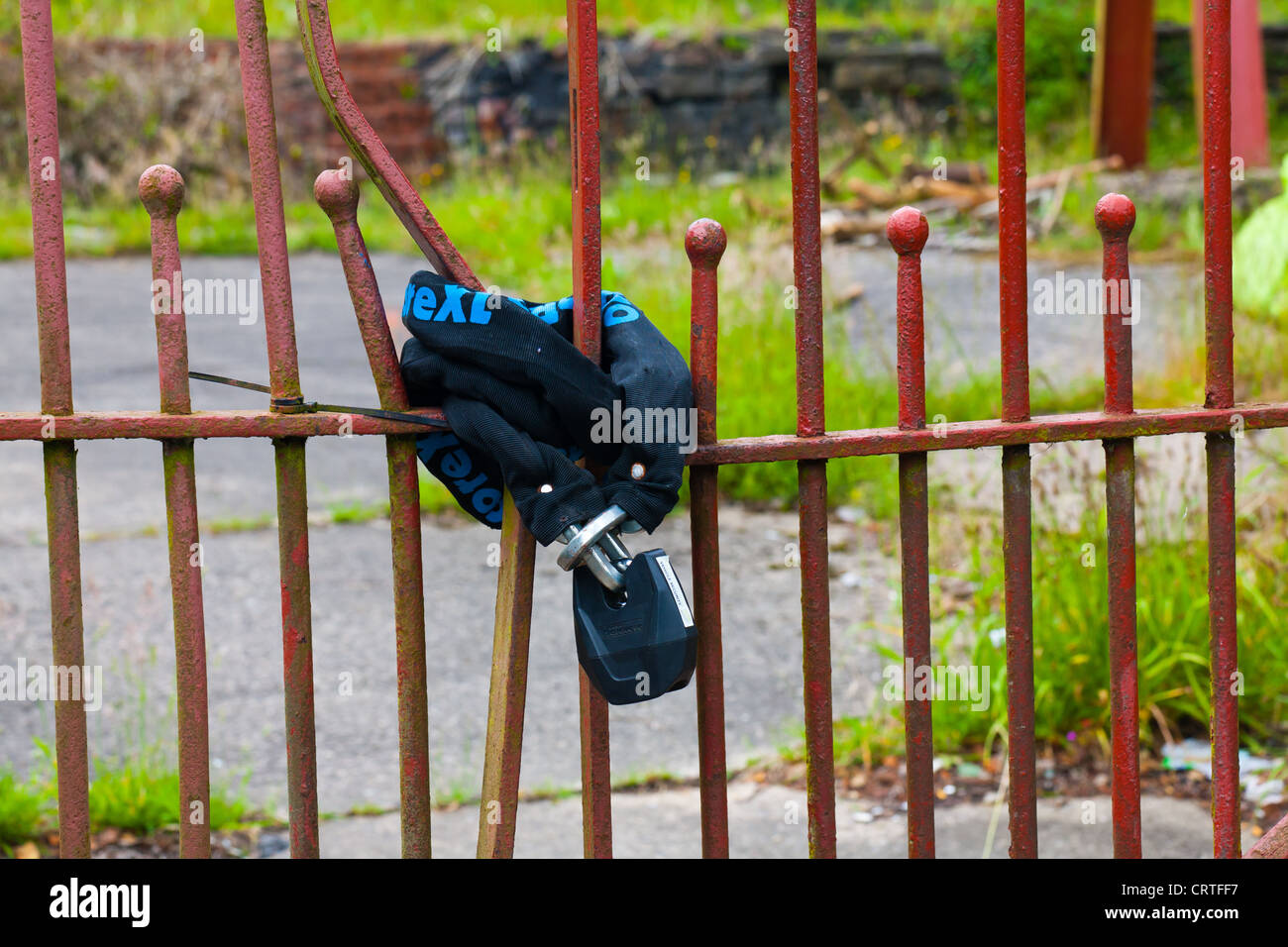 Derelict gate with Padlock Stock Photo - Alamy