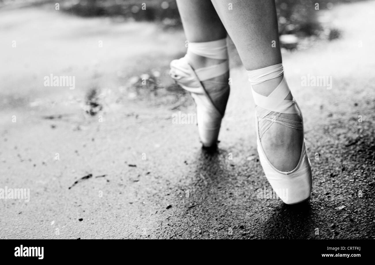 Ballet dancer feet en pointe, London, UK Stock Photo - Alamy