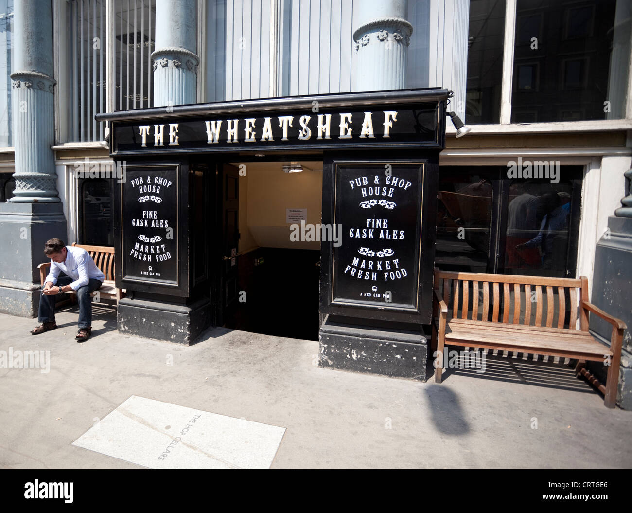 The Wheatsheaf Pub, Southwark, London, England, UK Stock Photo - Alamy