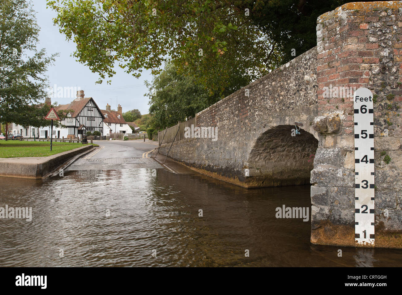Eynsford ford humped backed pretty bride over river Darent Stock Photo ...