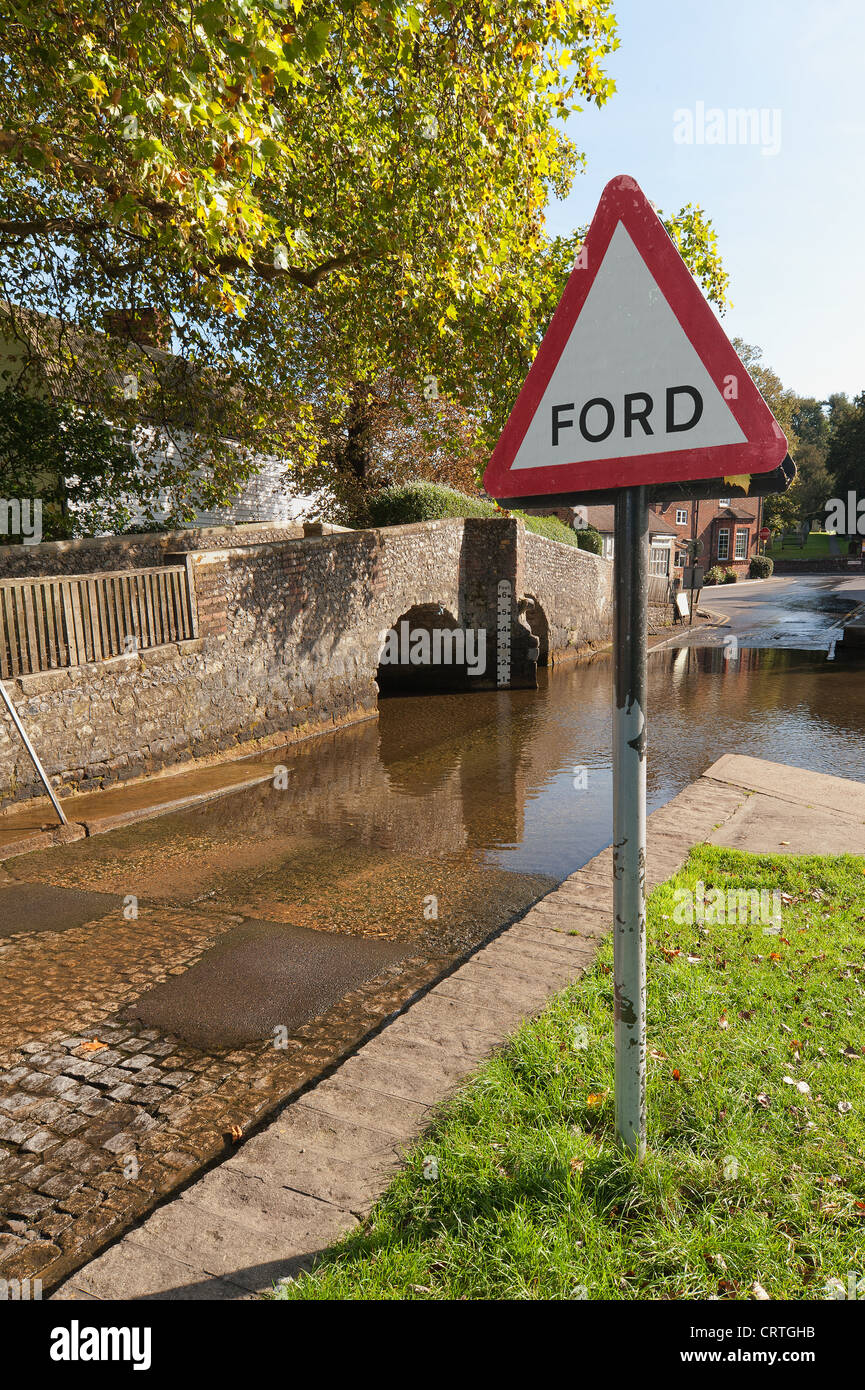 Eynsford ford humped backed pretty bride over river Darent Stock Photo ...