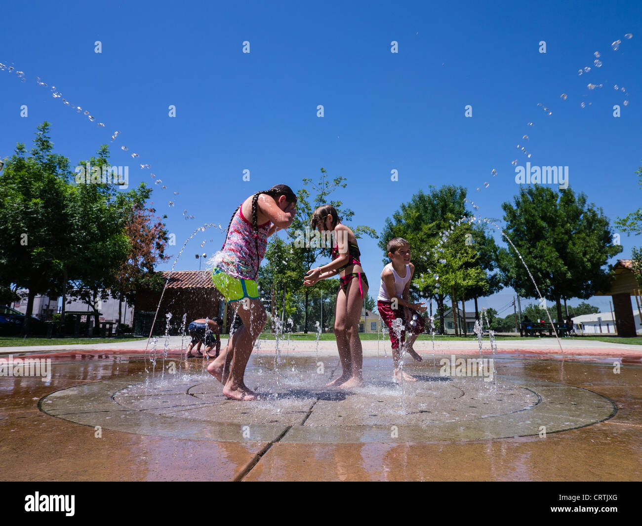 Girls playing in central park hi-res stock photography and images - Alamy