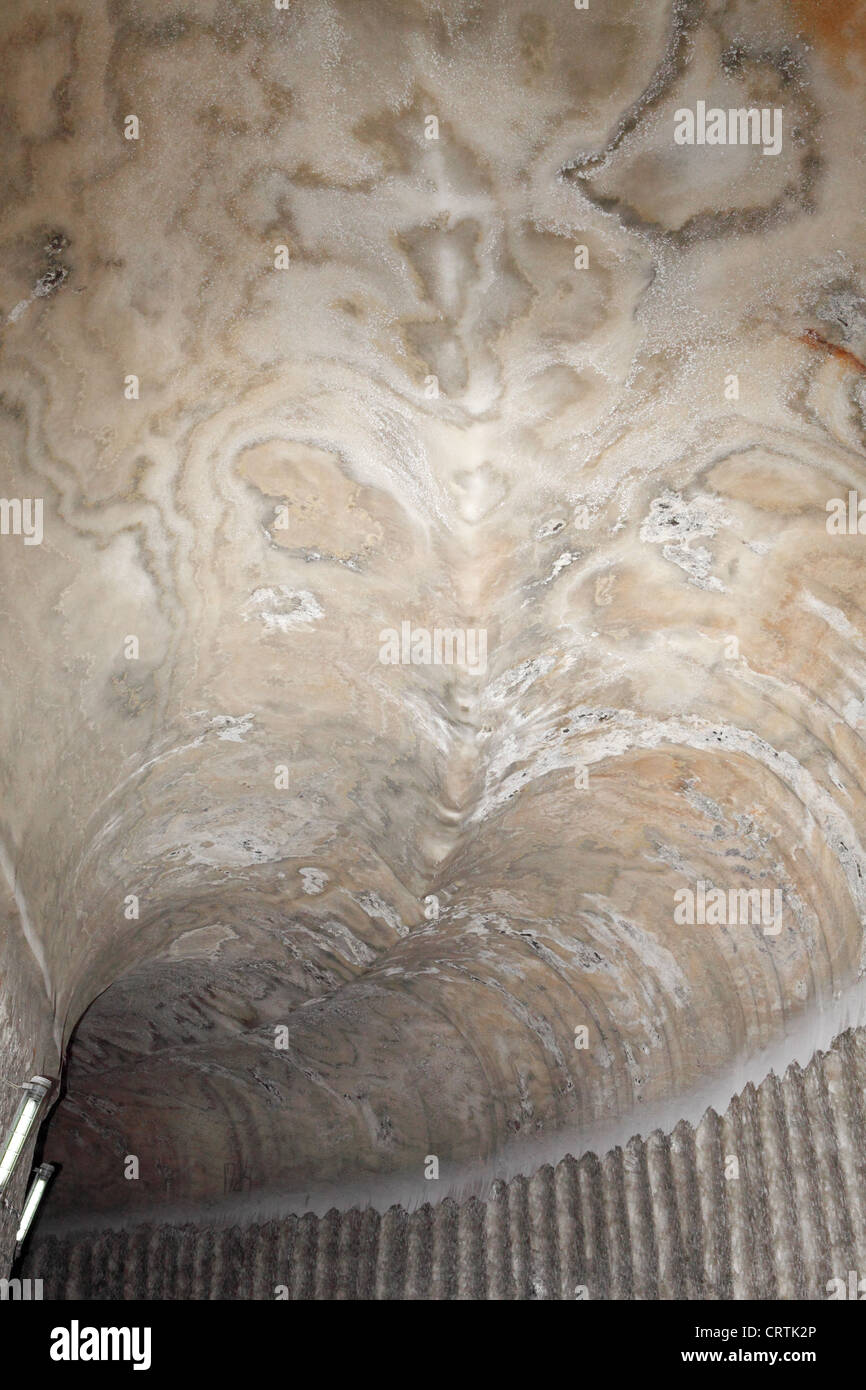 Deep dark mine hi-res stock photography and images - Alamy