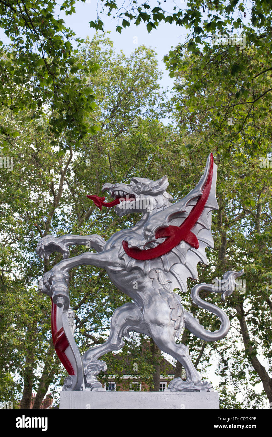 Victoria embankment hi-res stock photography and images - Alamy