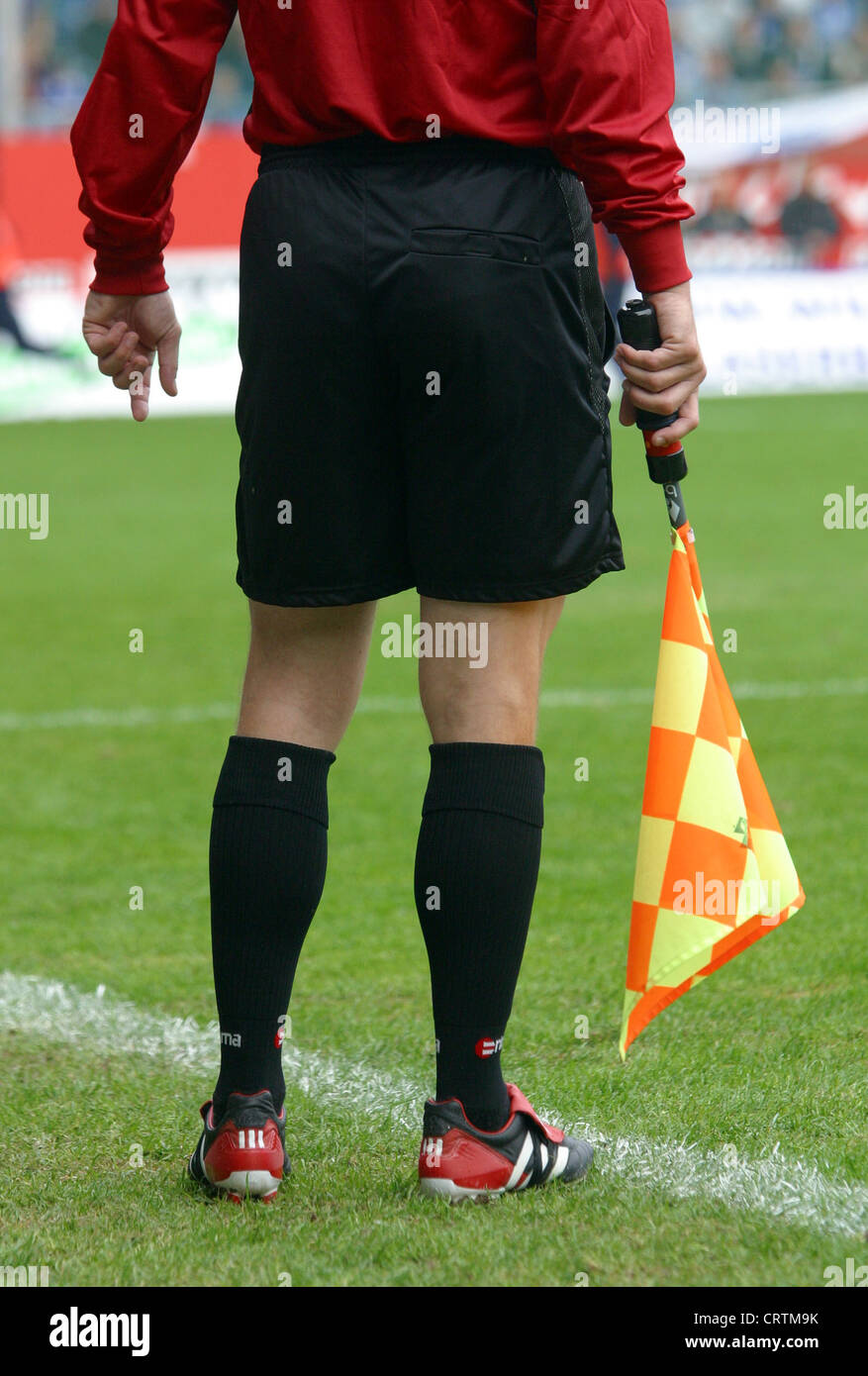 Football linesman hi-res stock photography and images - Alamy