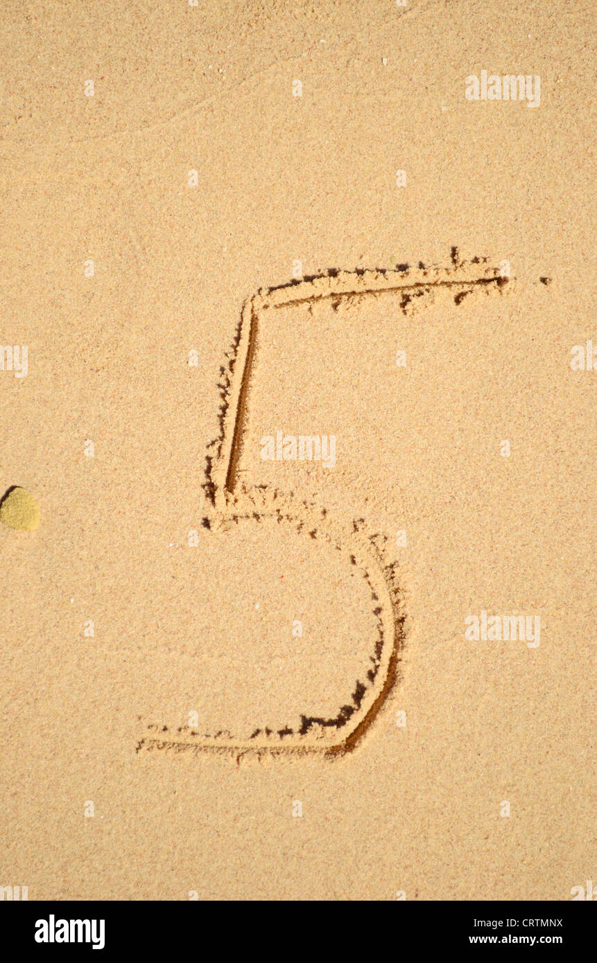 number five written on the sand Stock Photo - Alamy