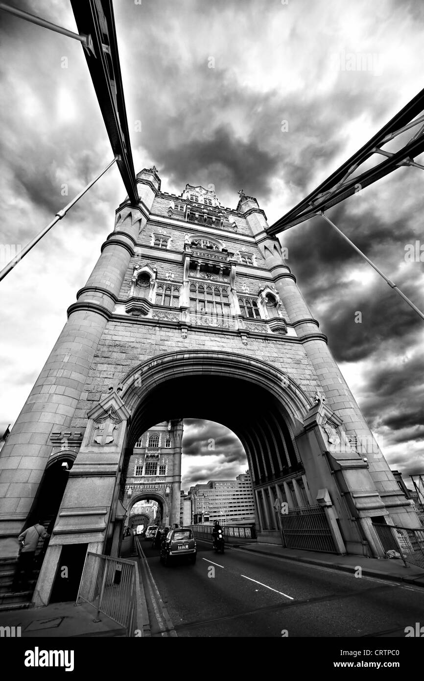 Tower bridge road london pavement hi-res stock photography and images ...