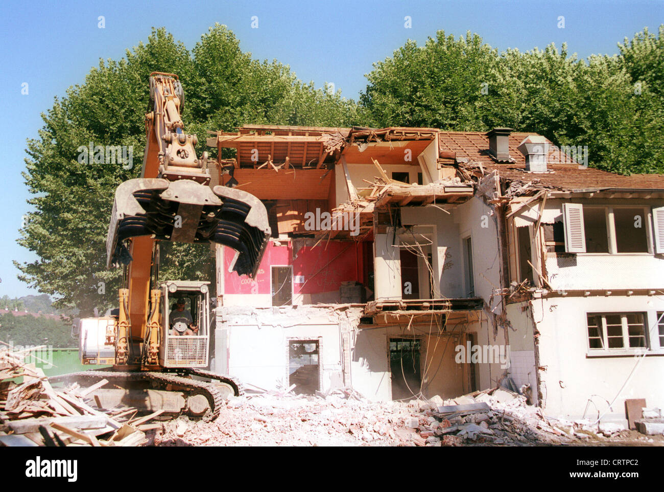 Demolition of a house hi-res stock photography and images - Alamy