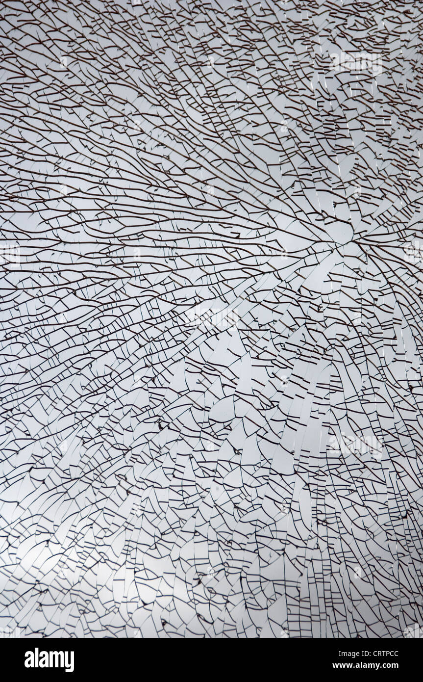 Shattered pane of safety glass Stock Photo - Alamy