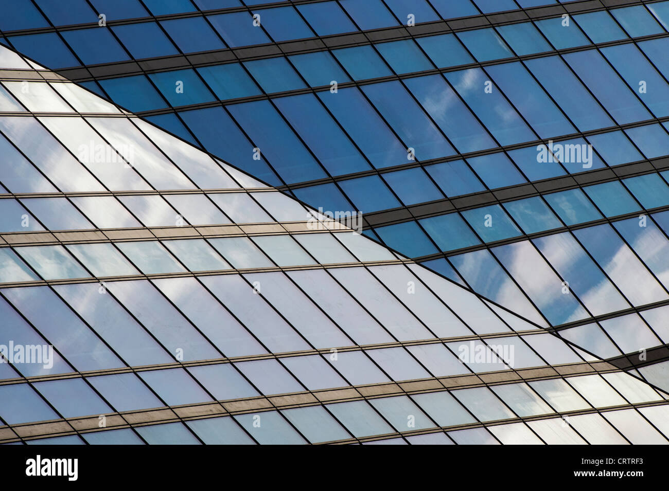 Glass mirror windows hi-res stock photography and images - Alamy