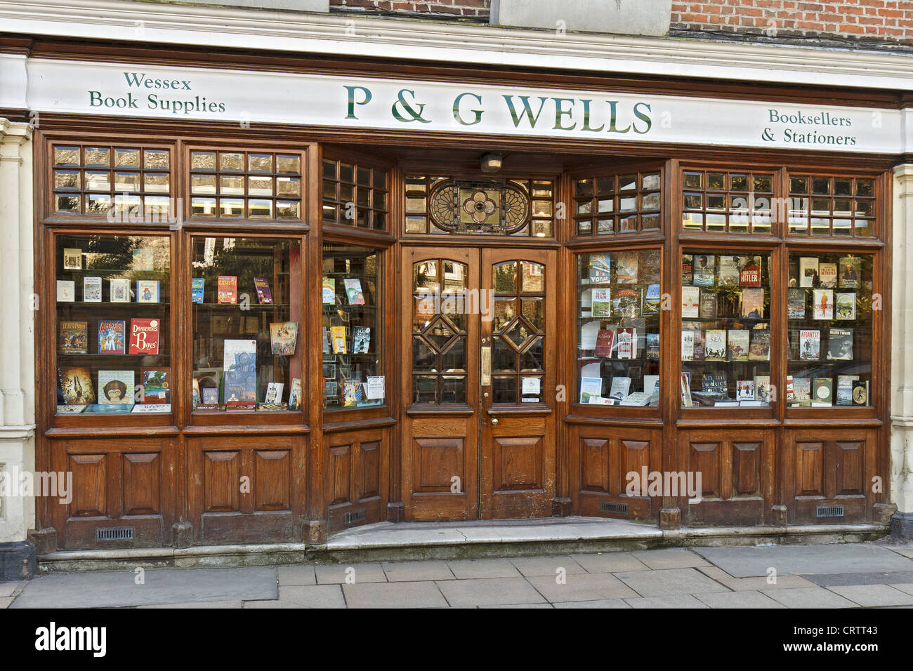 Old book shop front uk hi-res stock photography and images - Alamy