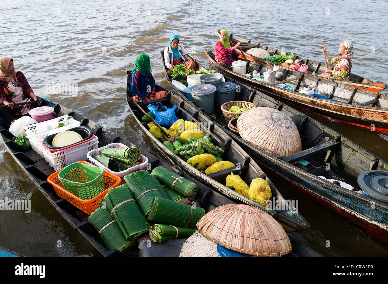 Pasar Terapung floating market, Kuiin and Barito rivers, Banjarmasin ...
