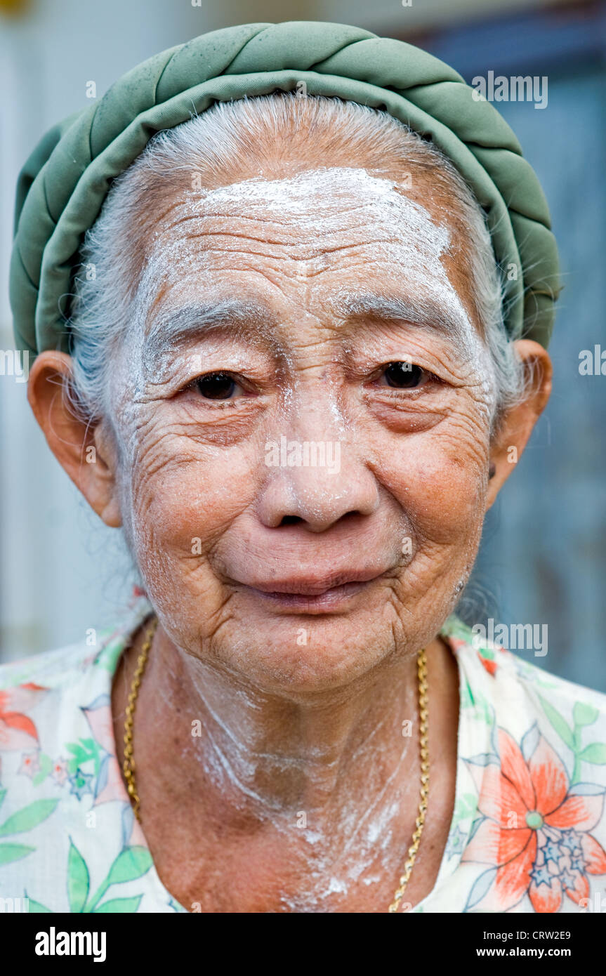 Older indonesian woman hi-res stock photography and images - Alamy