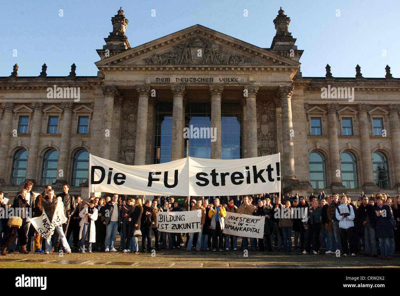 Students protest in front of the Reichstag in Berlin Stock Photo - Alamy