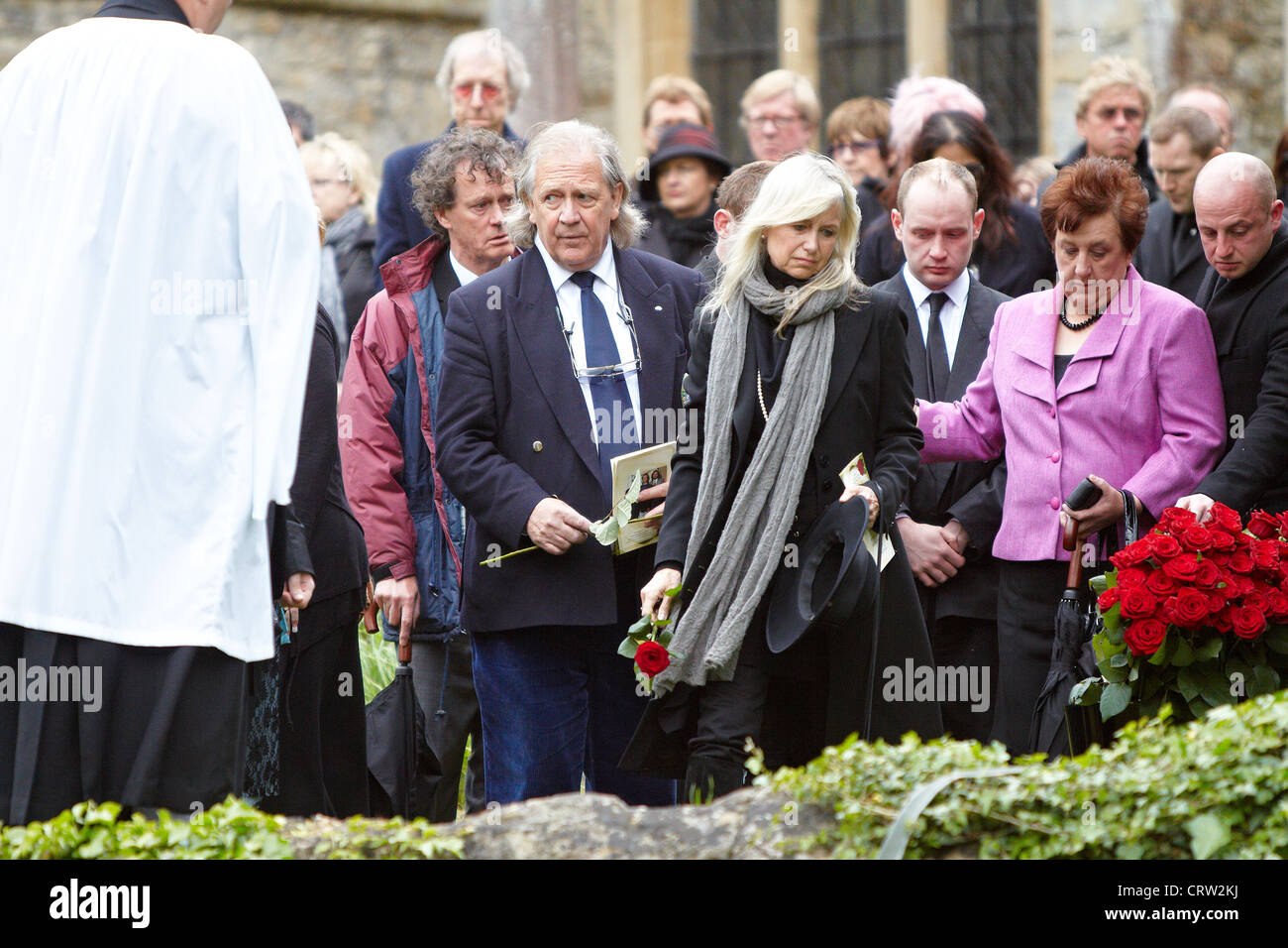 Mourners pay their respects at the funeral of Bee Gee singer Robin Gibb ... Mourners pay their respects at the funeral of Bee Gee singer Robin Gibb ...