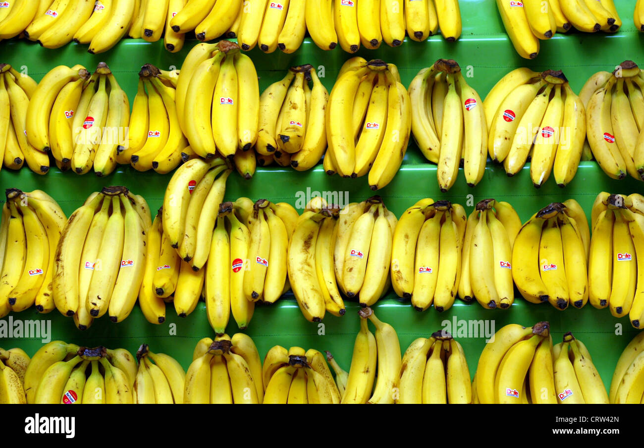 Bananas at the grocery store Stock Photo - Alamy