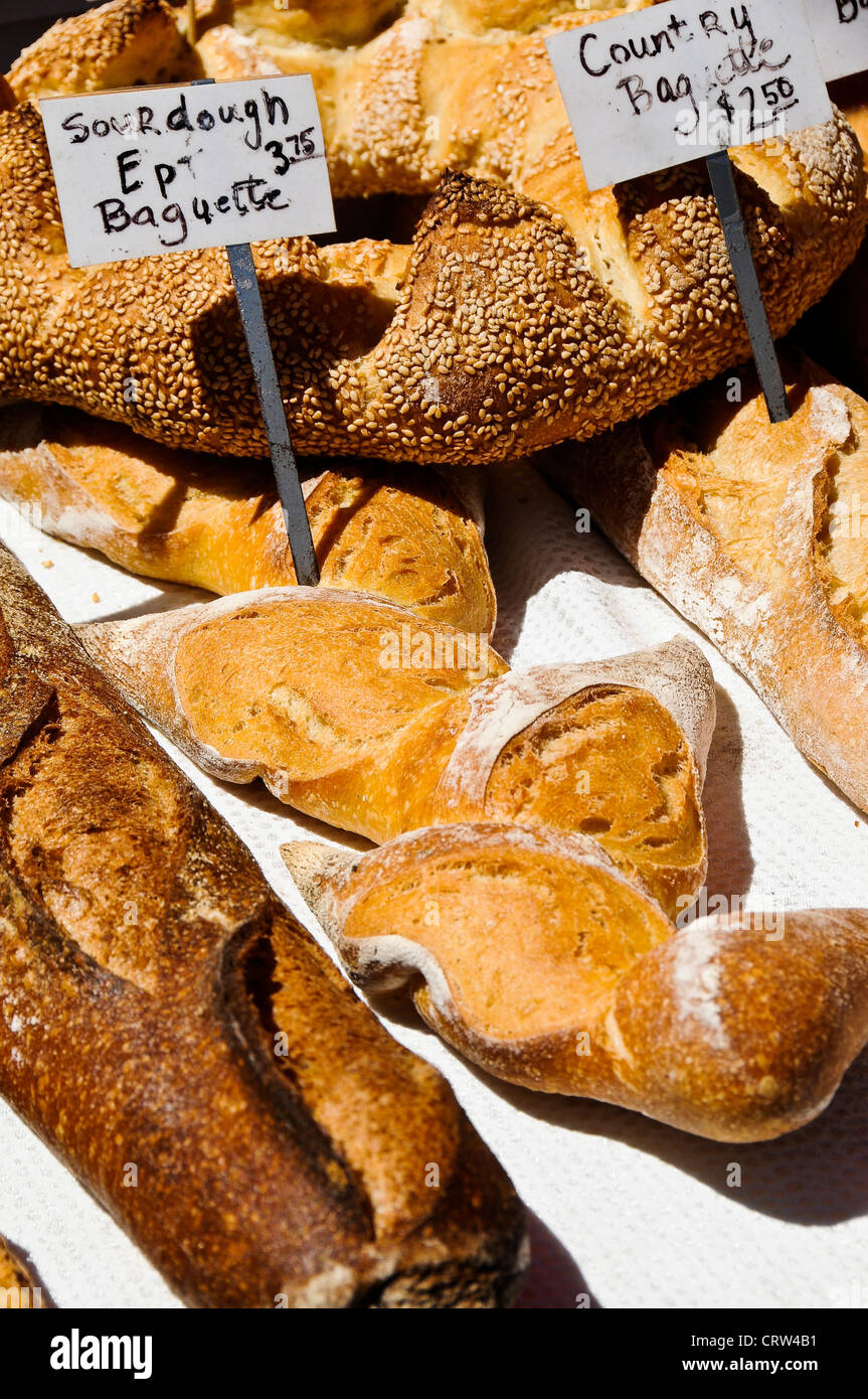 Full bread display hi-res stock photography and images - Alamy