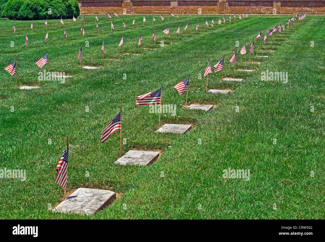 U.S. flags honor the graves of 2,183 Civil War soldiers buried in ...