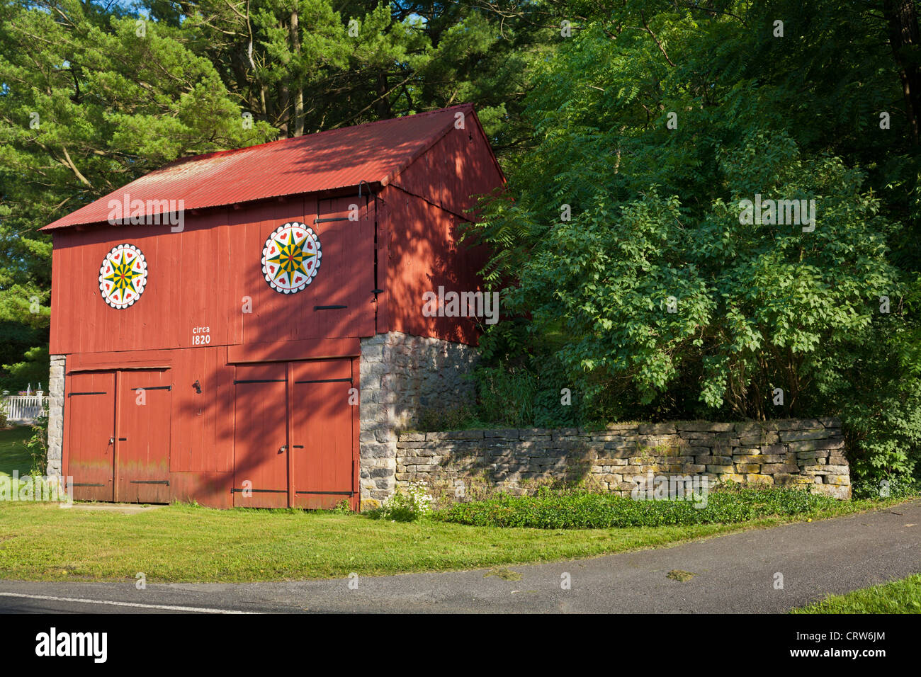 Small barn with hex signs, Berks County, Pennsylvania Stock Photo - Alamy