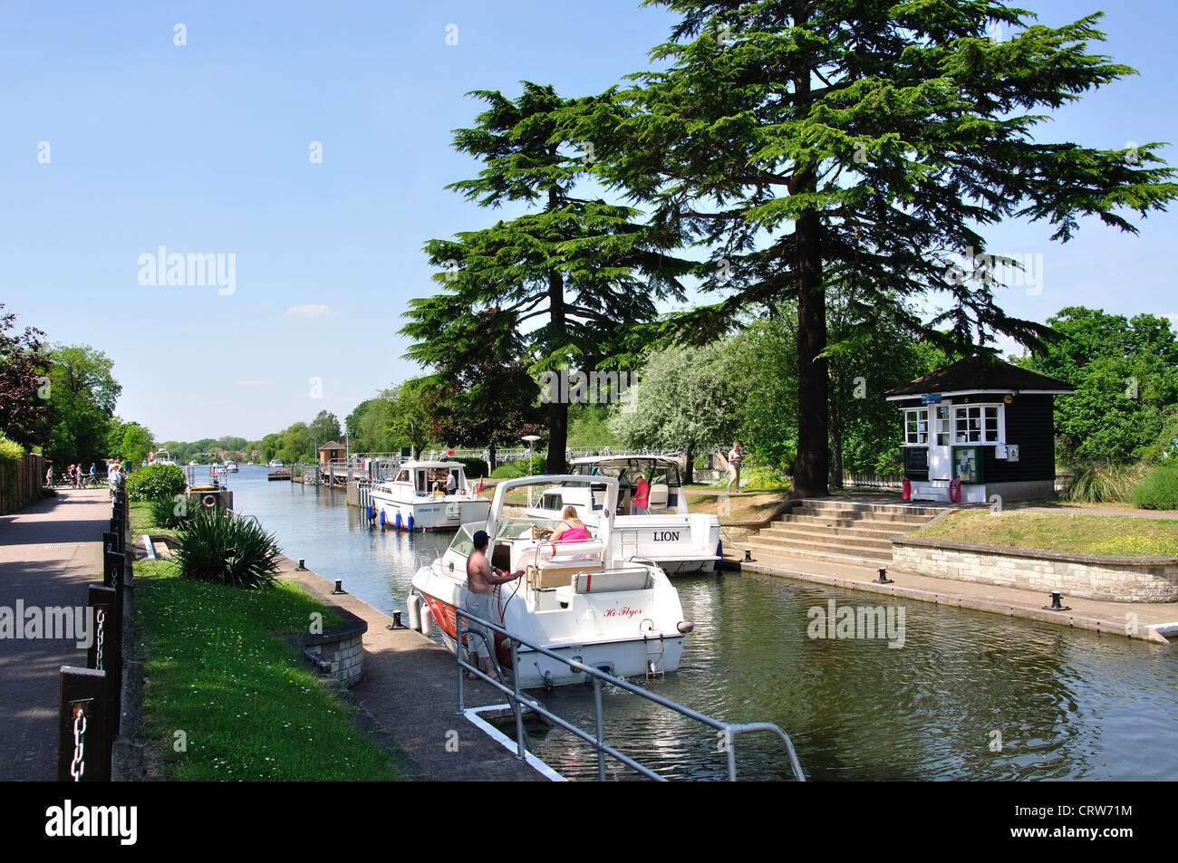 Bell Weir Lock, Runnymede, Surrey, England, United Kingdom Stock Photo ...