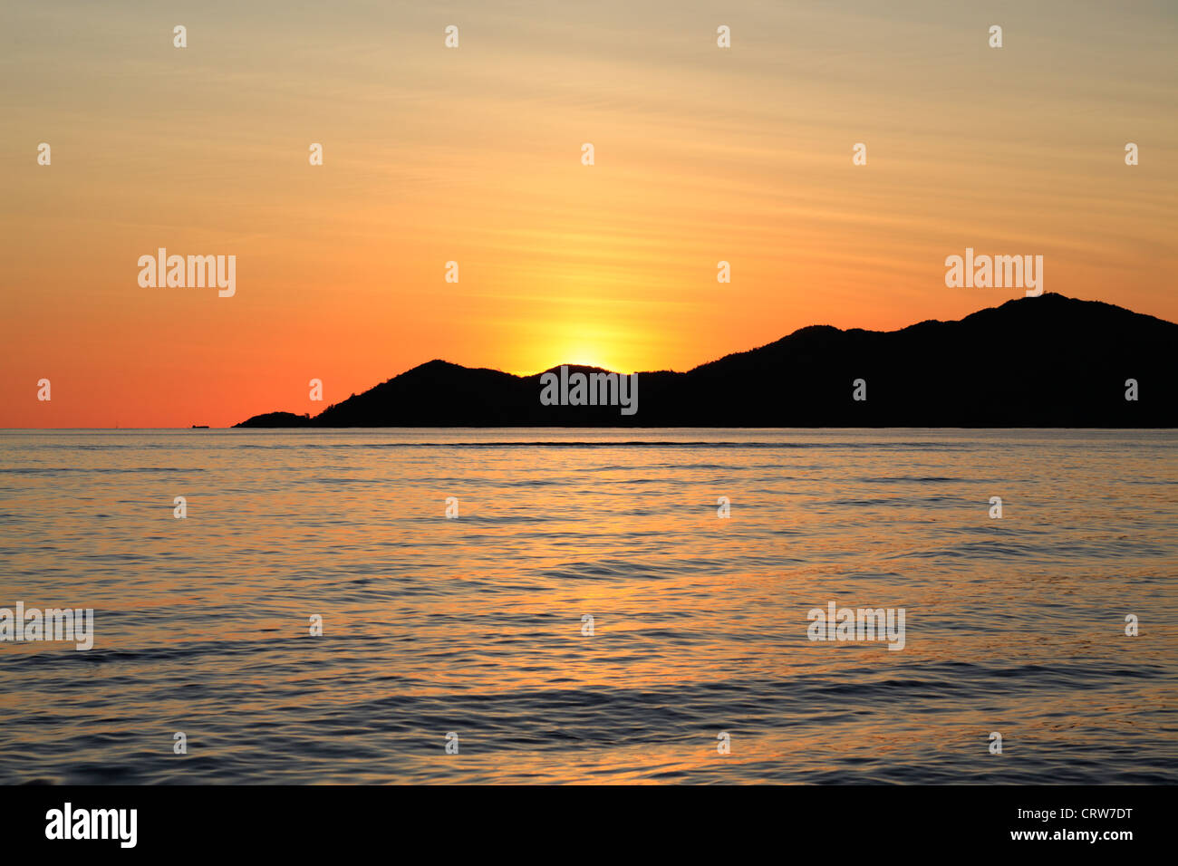 Sun sets behind an island hi-res stock photography and images - Alamy