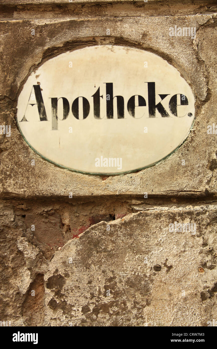 Closed pharmacy sign hi-res stock photography and images - Alamy