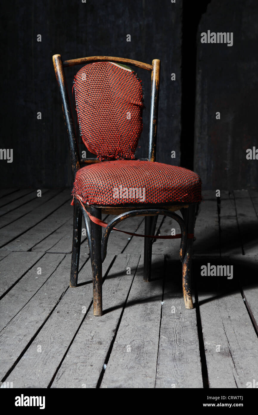 Single chair dark room hi-res stock photography and images - Alamy