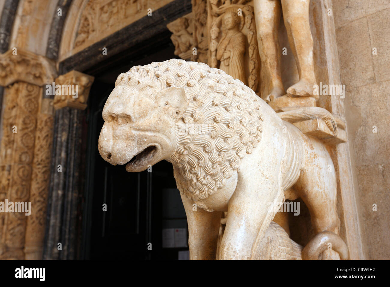 Catholic cathedral lion hi-res stock photography and images - Alamy