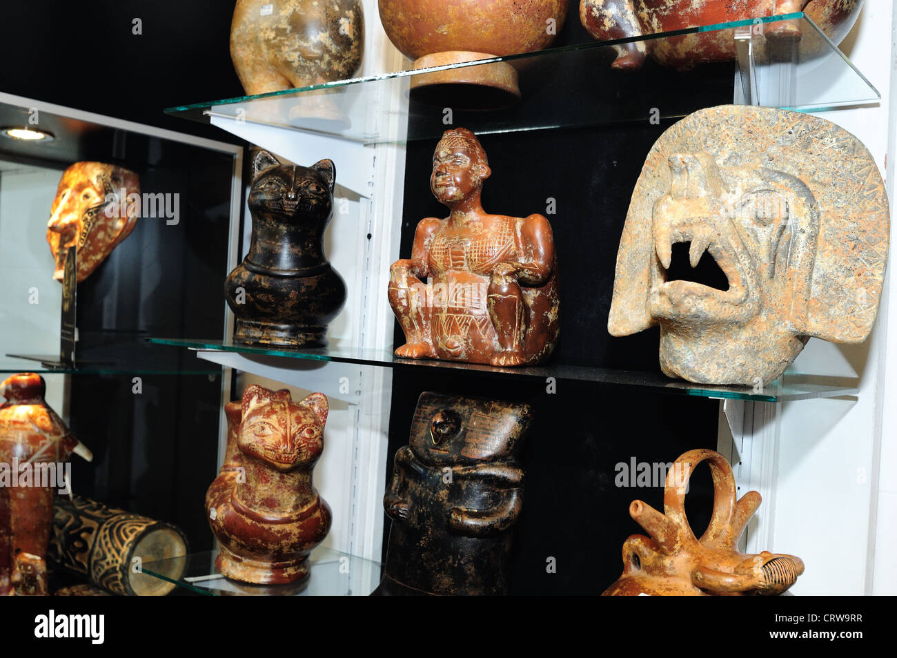 Tumaco mask " Hombres de Barro - La Casona del Museo " in BOGOTA ...