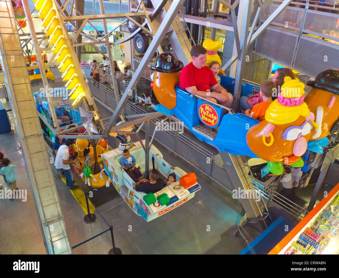 Toys r us times square hi-res stock photography and images - Alamy
