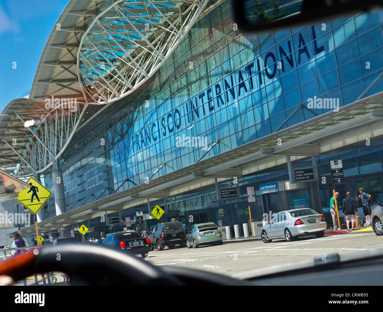 San francisco airport terminal interior hi-res stock photography and ...
