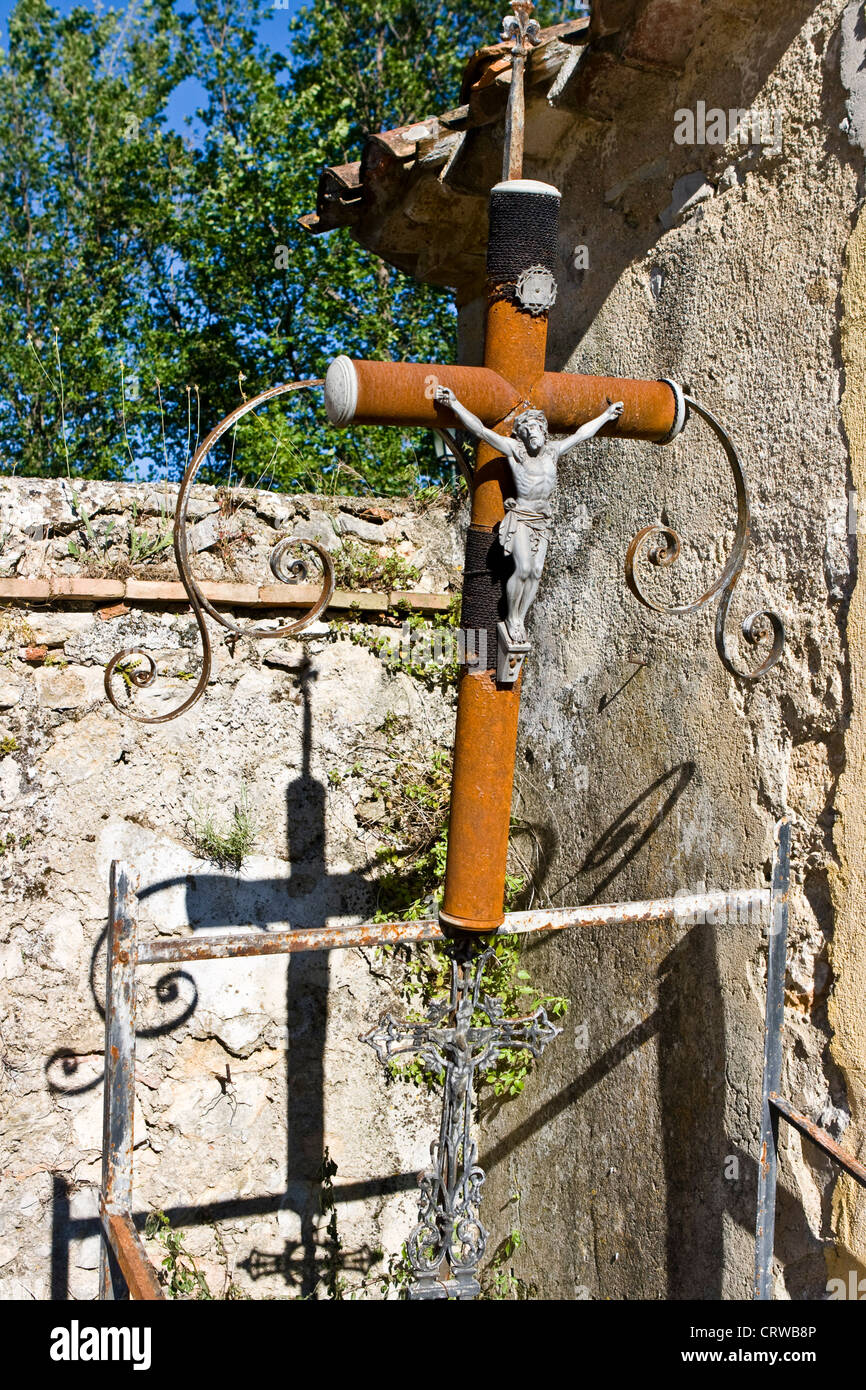 Jesus christ cross statue cemetery hi-res stock photography and images ...