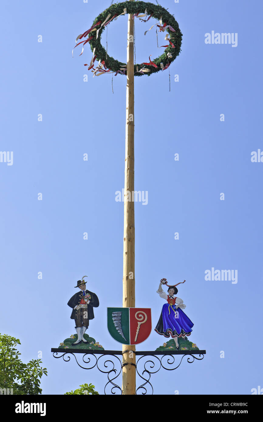 Village maypole hi-res stock photography and images - Alamy