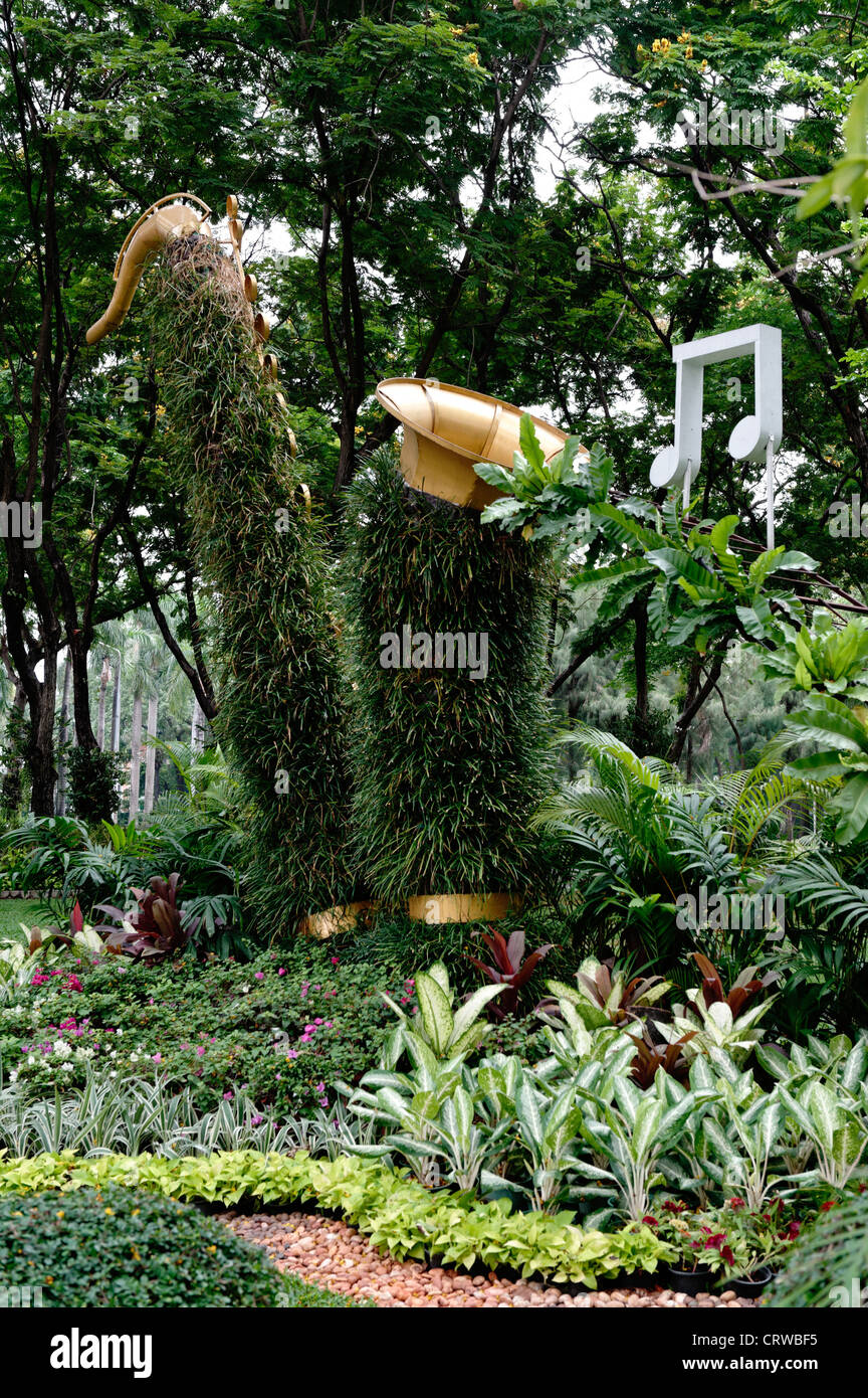 Saxophone and double quaver in topiary, art in Lumpni Park, Bangkok ...
