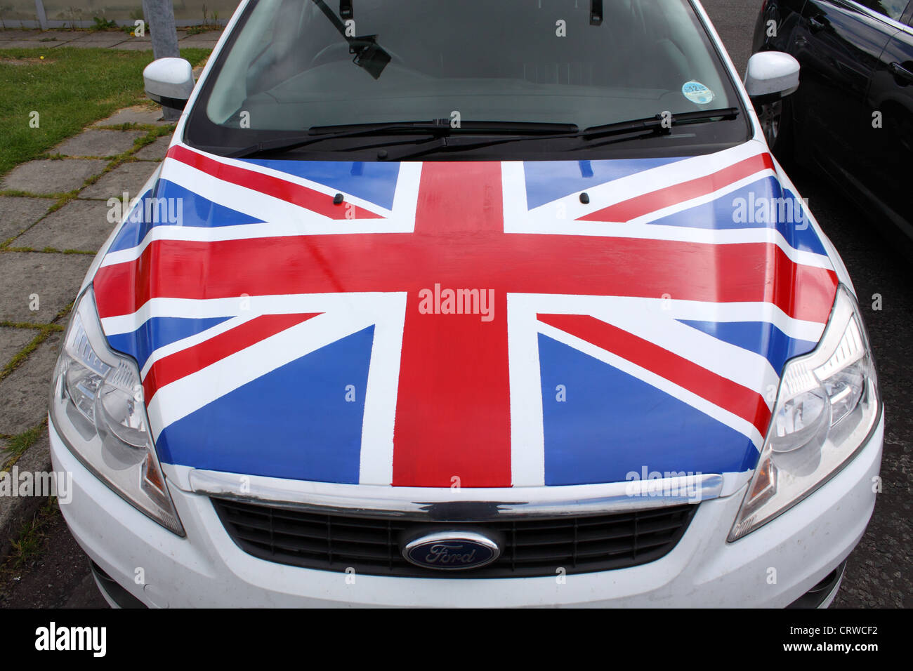 Union Flag painted on the bonnet of a car Stock Photo - Alamy