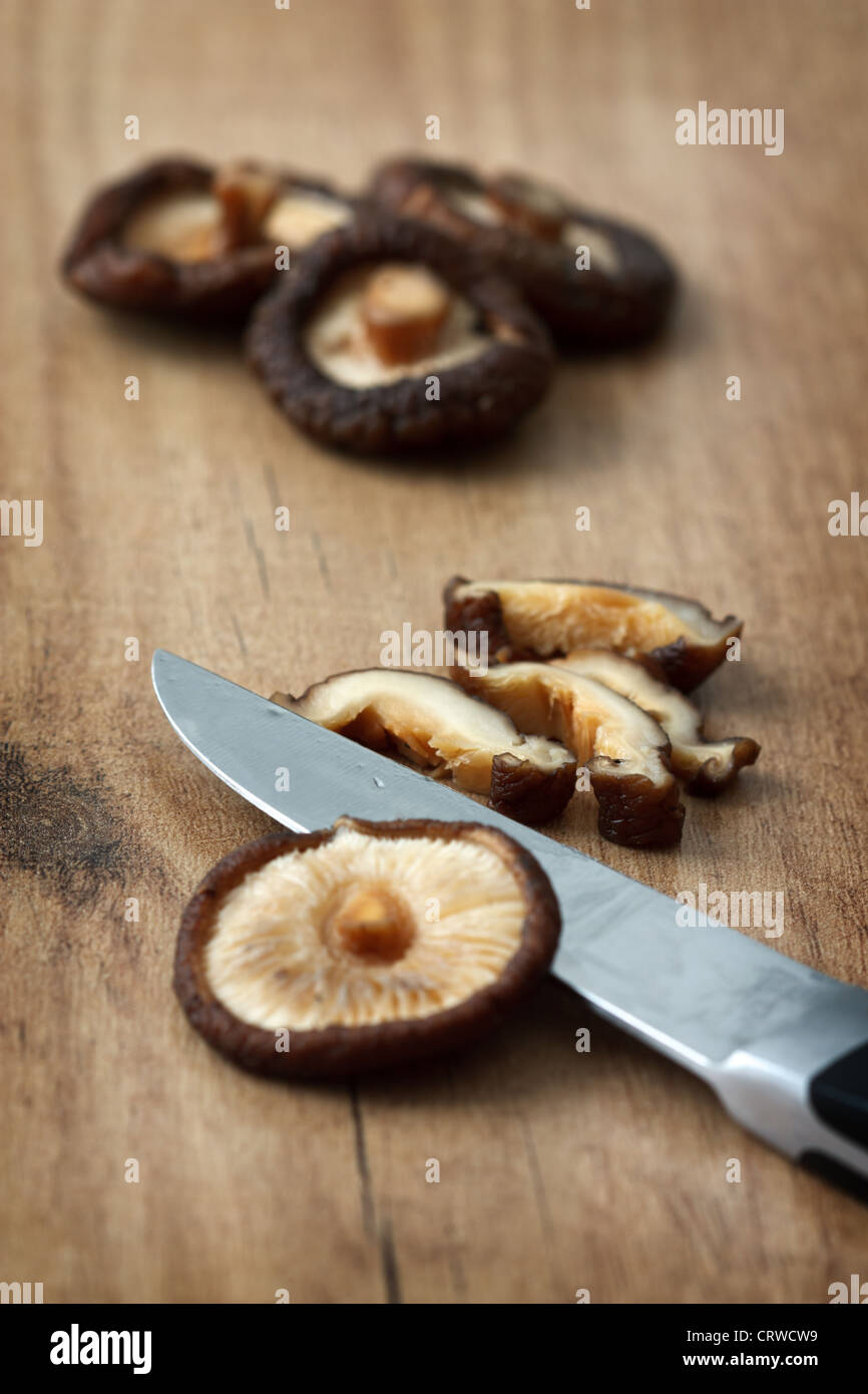 Shiitakepilze hi-res stock photography and images - Alamy