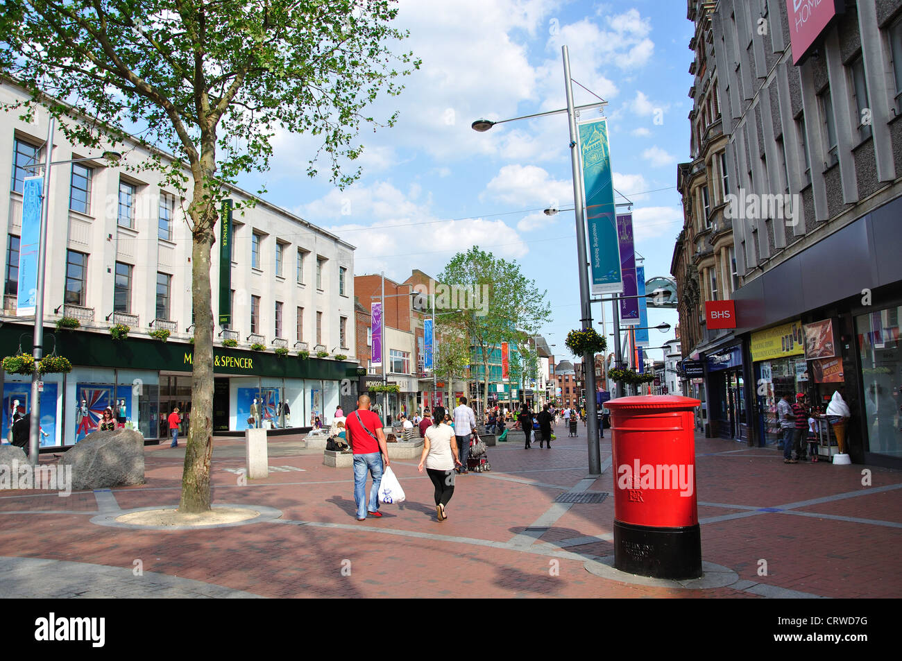 Pedestrianised Broad Street, Reading, Berkshire, England, United ...