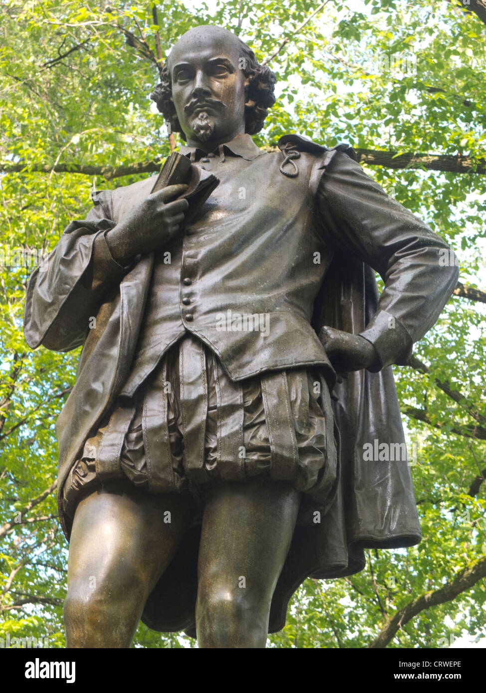 Shakespeare statue central park hi-res stock photography and images - Alamy