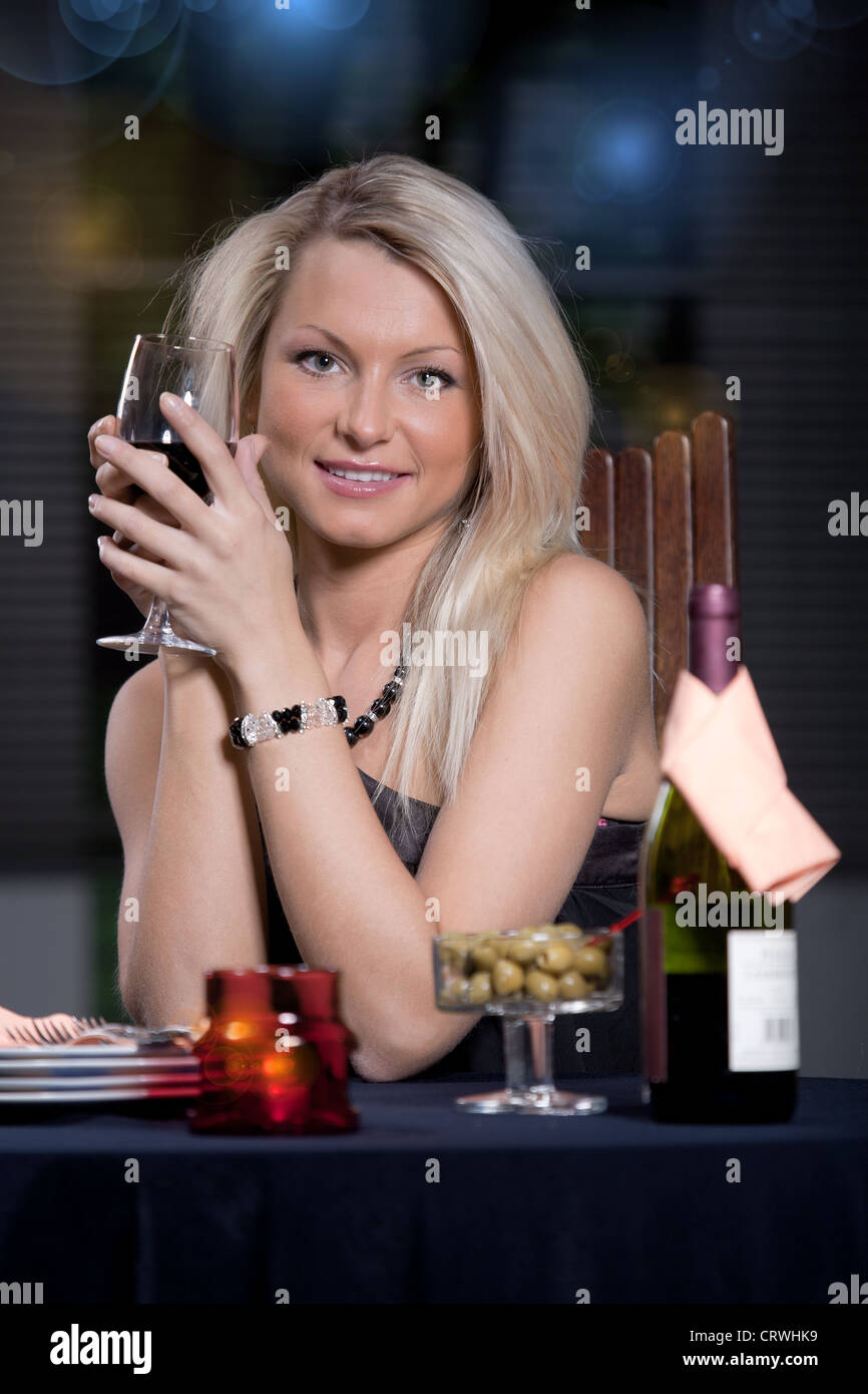 Restaurant scene hi-res stock photography and images - Alamy