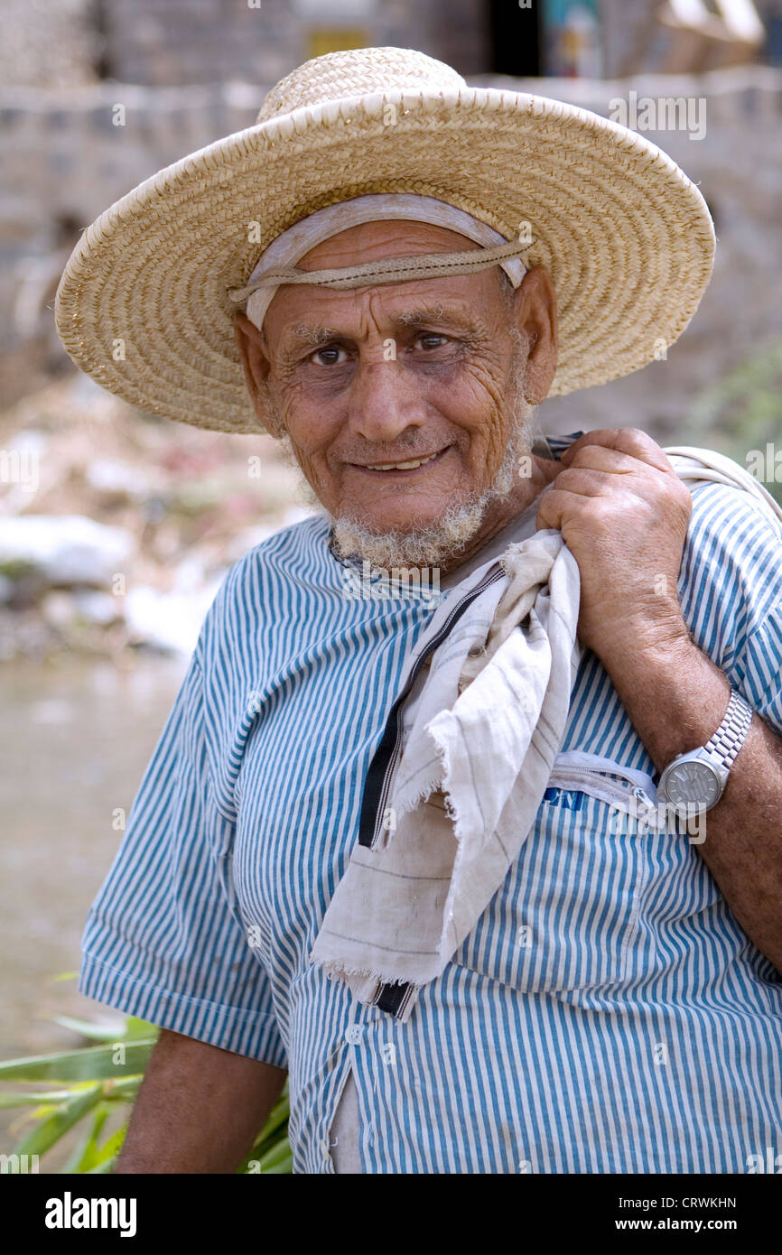 Man carrying a sack hi-res stock photography and images - Alamy